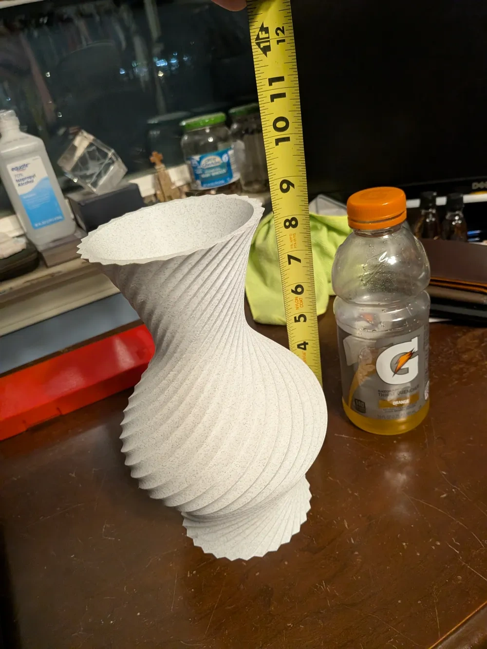 坚固的螺旋流畅花瓶 - 免费 3D 打印模型 - MakerWorld