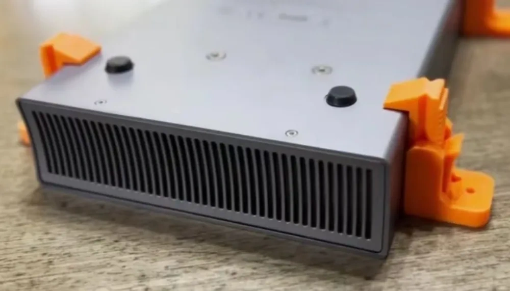 按压可调式固定座 - 免费 3D 打印模型 - MakerWorld