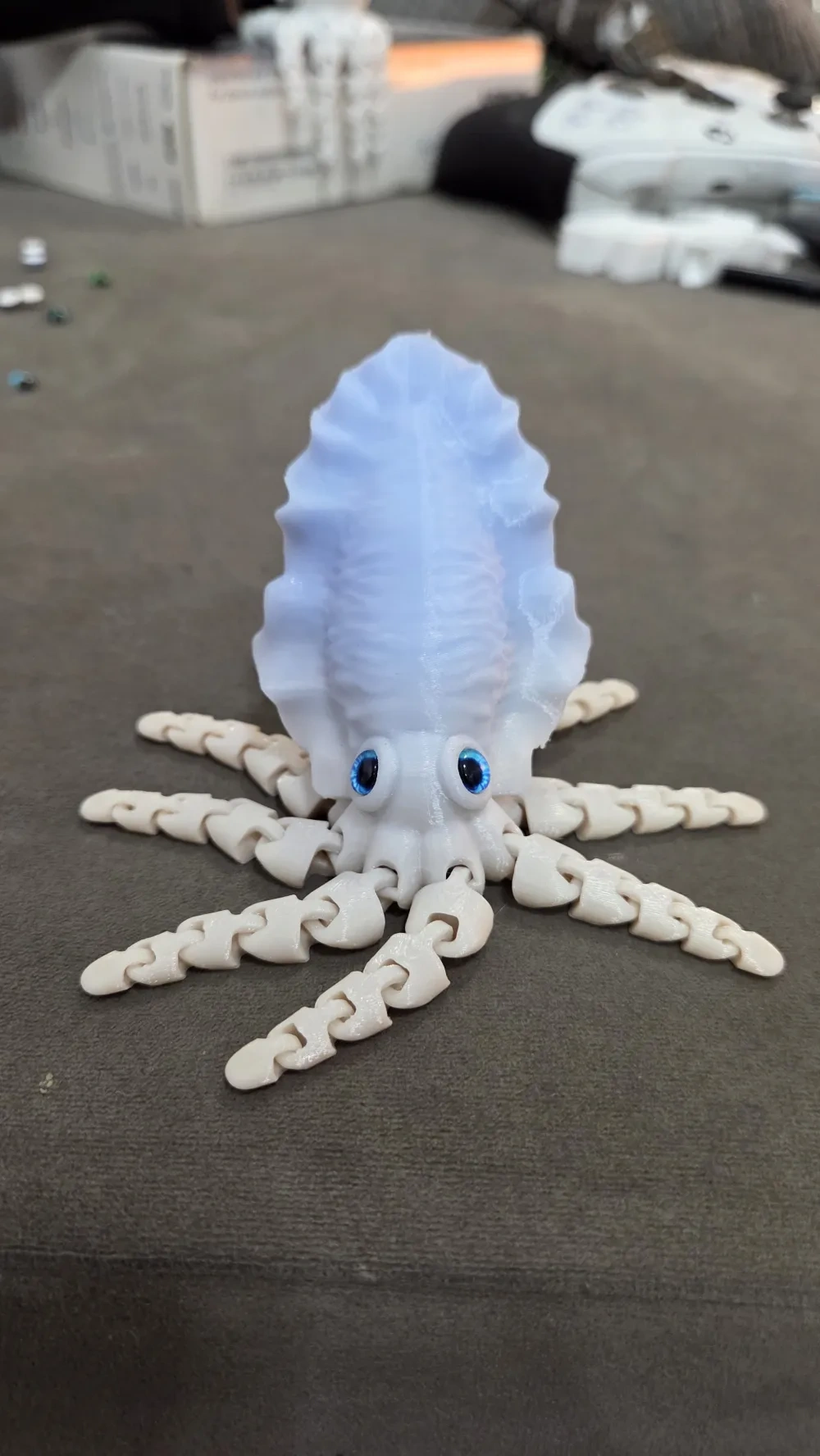 可活动关节的墨鱼 6毫米 + 8毫米玻璃眼版本 - 免费 3D 打印模型 - MakerWorld