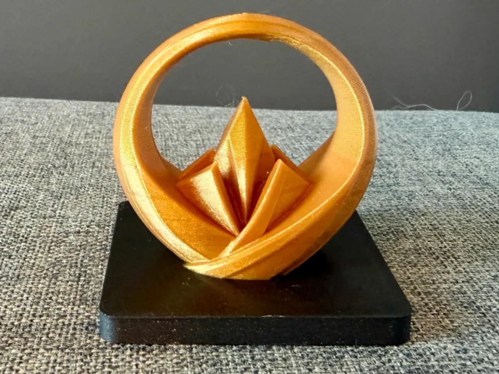 Trophinity: 圆形水晶奖杯 - 免费 3D 打印模型 - MakerWorld