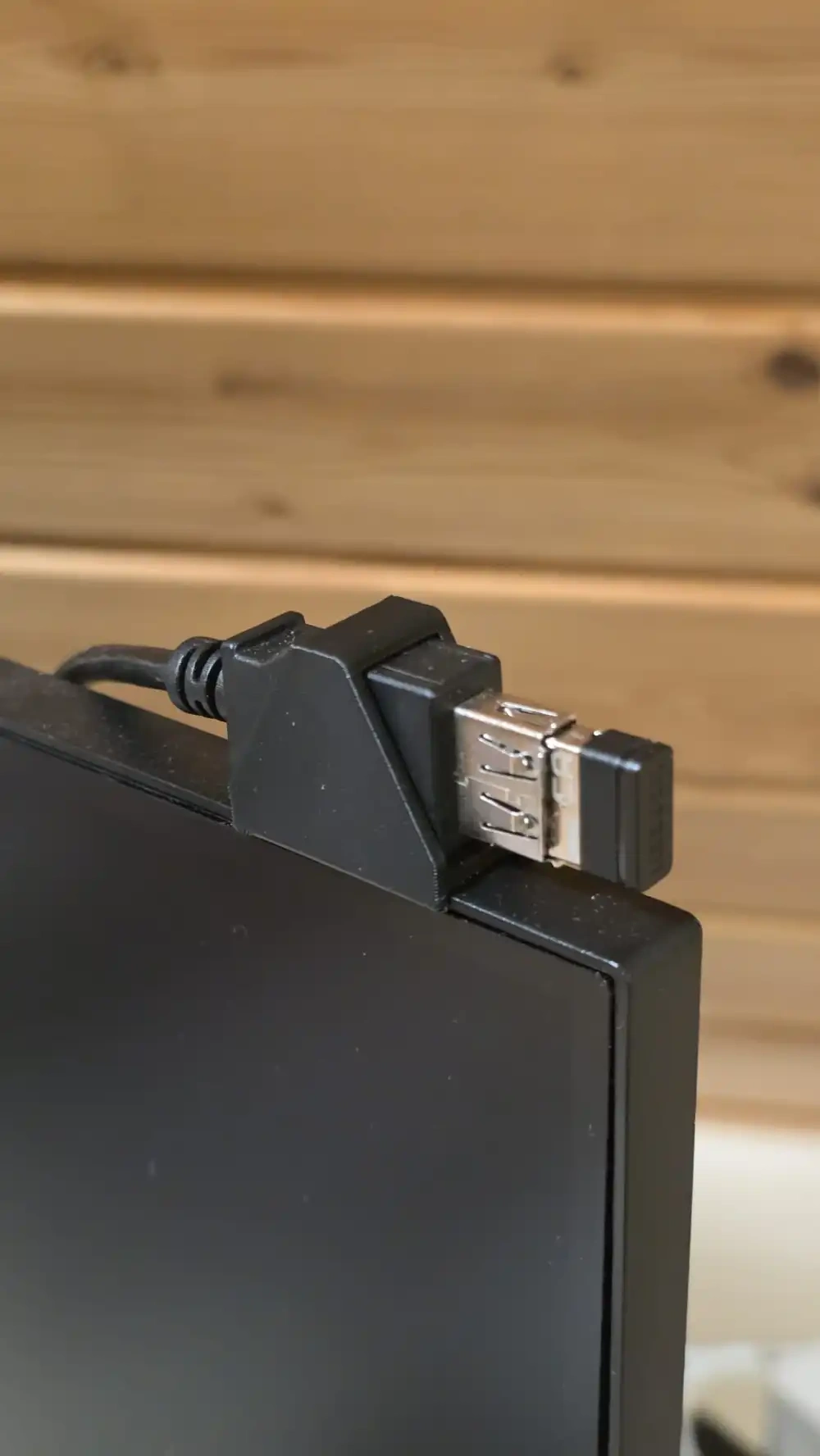 屏幕USB支架 - 免费 3D 打印模型 - MakerWorld