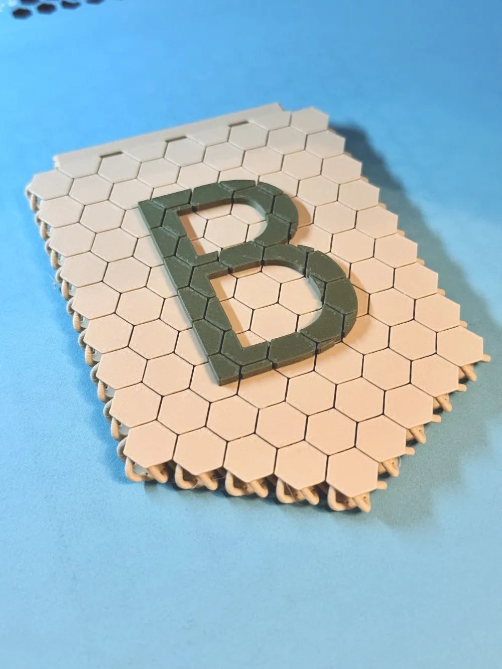 柔性编织字母横幅 - 免费 3D 打印模型 - MakerWorld