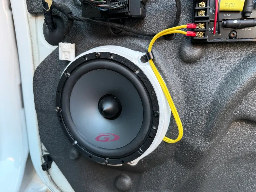 福特扬声器适配器 - 免费 3D 打印模型 - MakerWorld