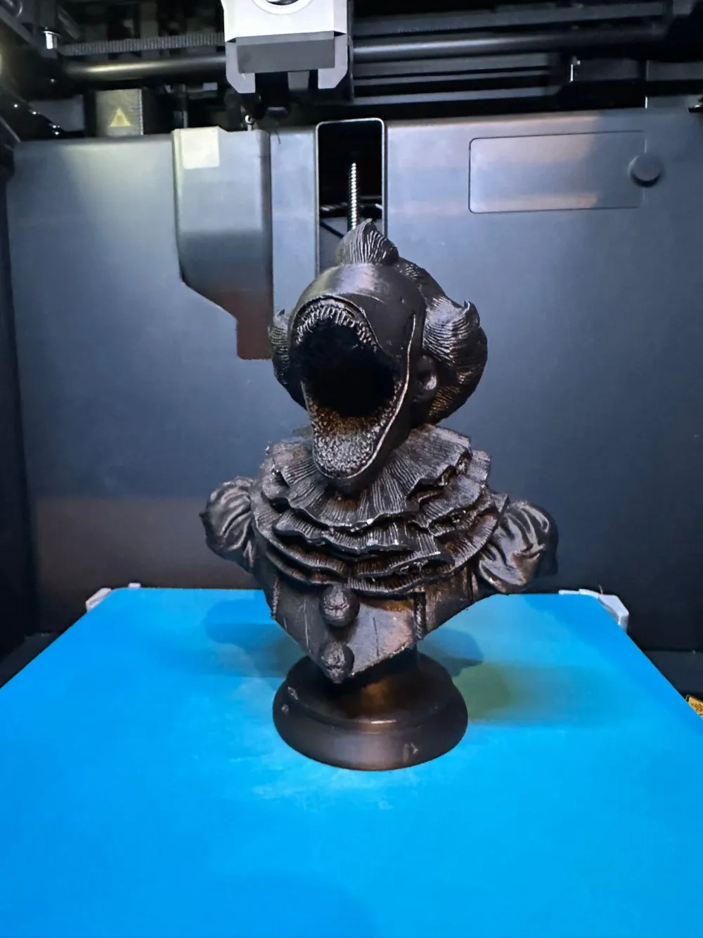 IT 潘尼怀斯 半身像 - 免费 3D 打印模型 - MakerWorld