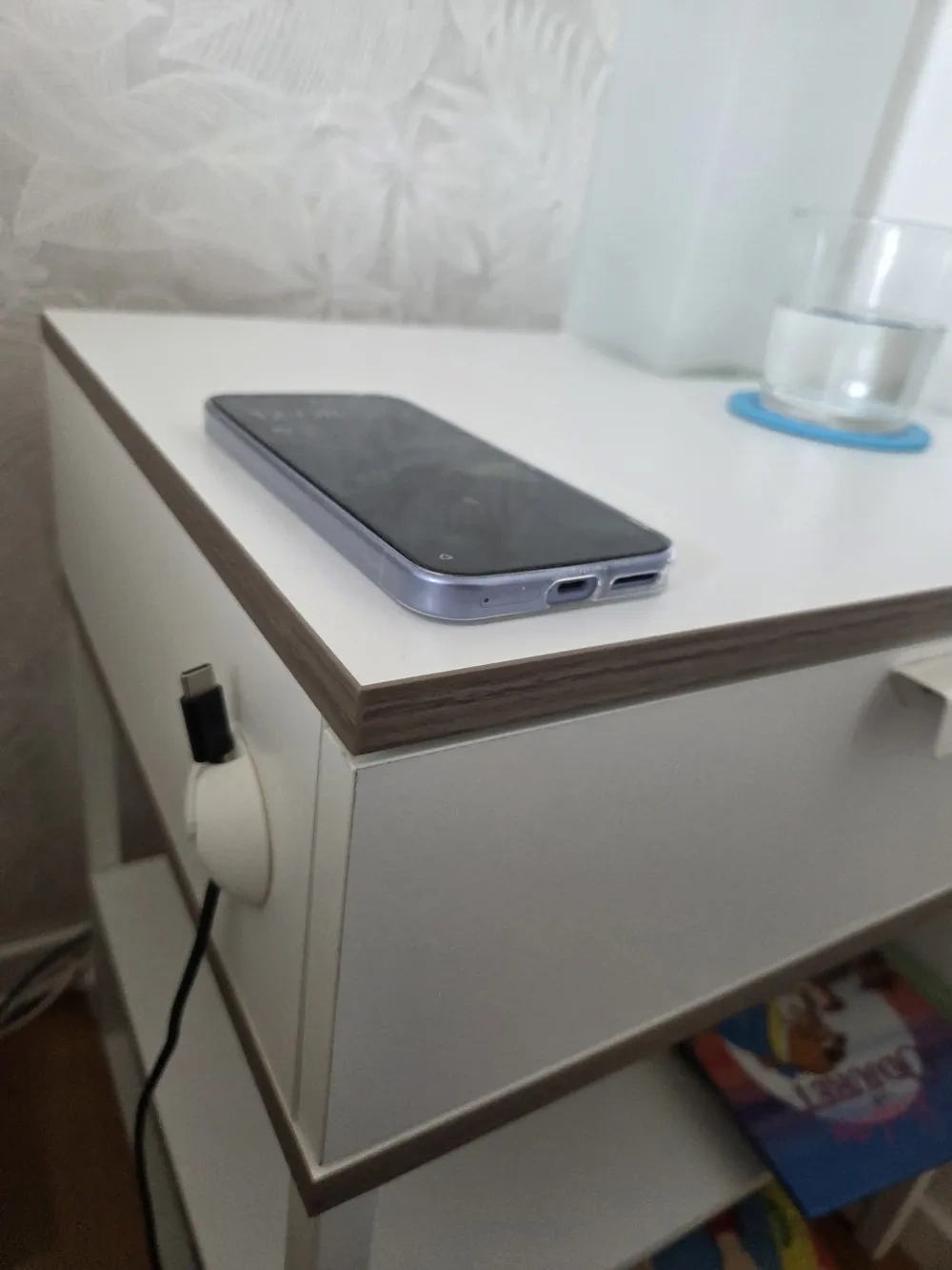 理线器 (例如，用于床头柜) - 免费 3D 打印模型 - MakerWorld