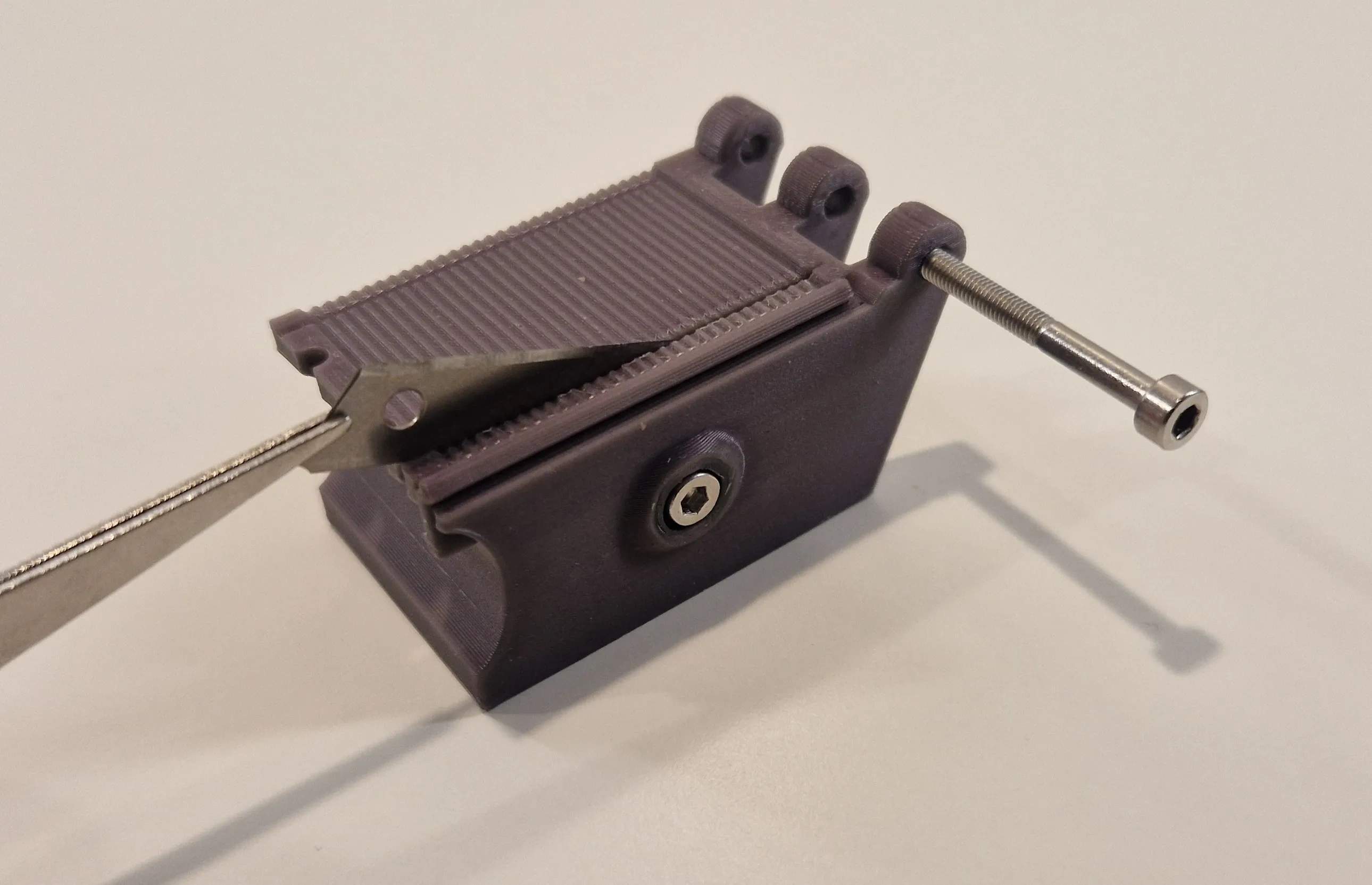 扁平电缆2.54剥线器和分线器V2 Beta - 免费 3D 打印模型 - MakerWorld