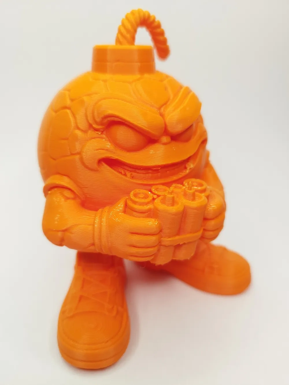 #3 BOOMB – 桌面姿态|宣言桌面摆件 - 免费 3D 打印模型 - MakerWorld