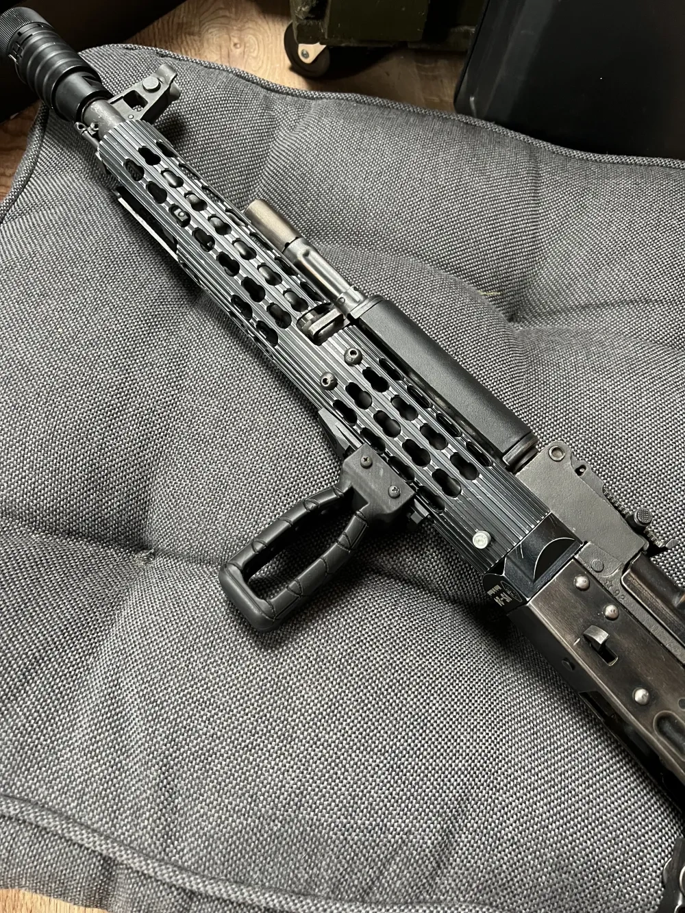 前握把 / 握把 / 垂直握把 皮卡汀尼导轨 - 免费 3D 打印模型 - MakerWorld