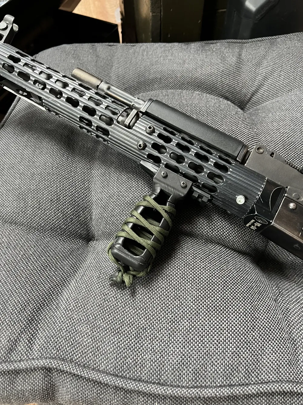 前握把 / 握把 / 垂直握把 皮卡汀尼导轨 - 免费 3D 打印模型 - MakerWorld