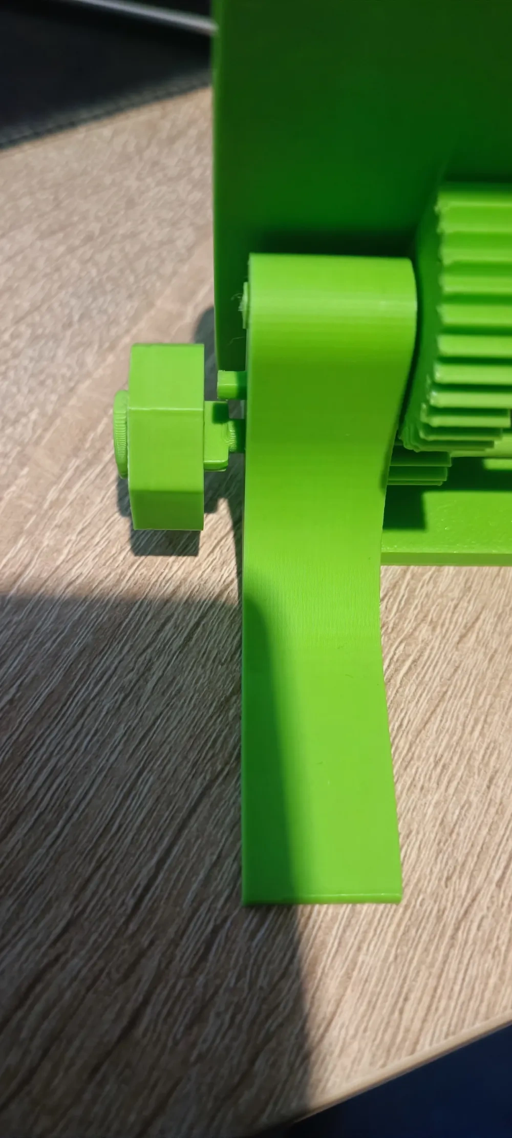 迷你投影仪可调节支架 - 免费 3D 打印模型 - MakerWorld