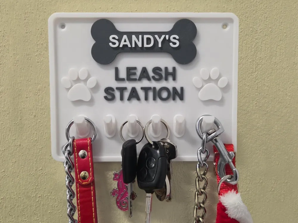 紧凑型个性化狗绳站钥匙架 - 免费 3D 打印模型 - MakerWorld