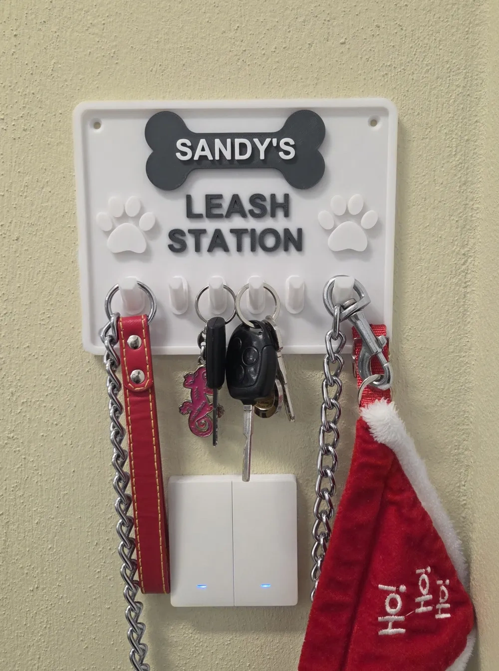 紧凑型个性化狗绳站钥匙架 - 免费 3D 打印模型 - MakerWorld