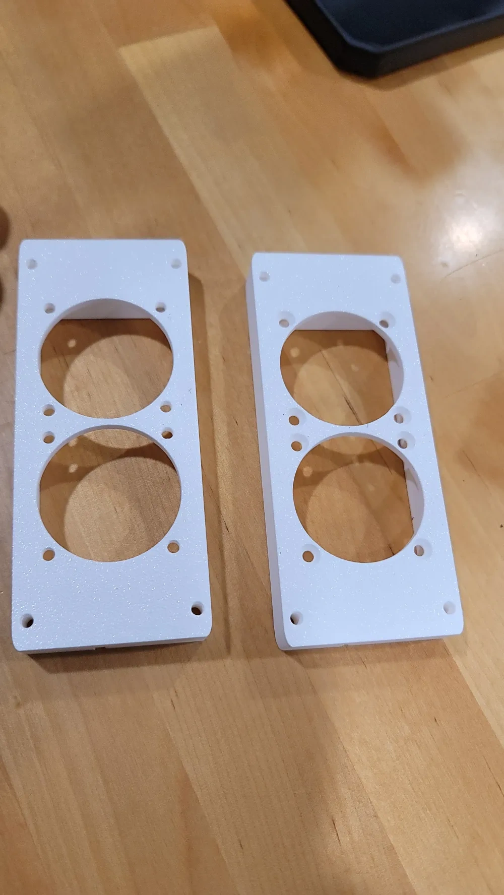 Arris Surfboard S33 S34 机架安装适配器 - 免费 3D 打印模型 - MakerWorld