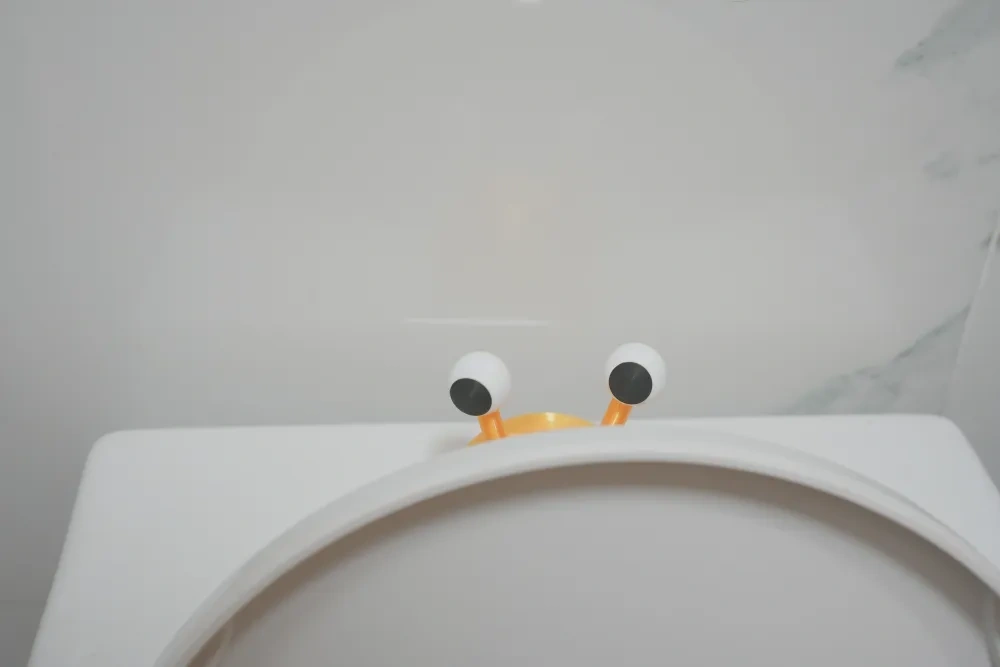 冲水马桶辅助按钮小精灵 - 免费 3D 打印模型 - MakerWorld