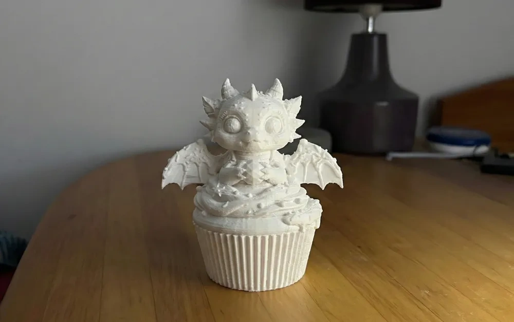 纸杯蛋糕幼龙雕像 – 可爱的甜点龙 - 免费 3D 打印模型 - MakerWorld