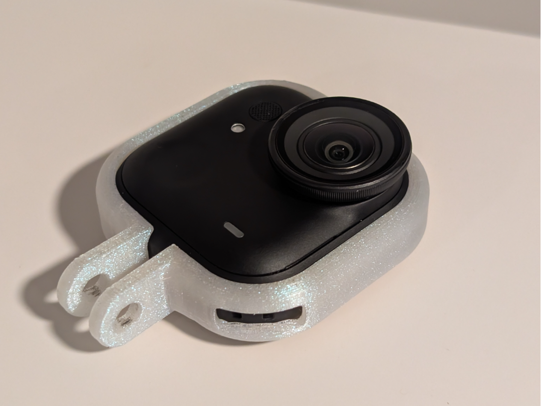 Insta360 GO 超级运动支架 - 带挂绳孔 - 免费 3D 打印模型 - MakerWorld