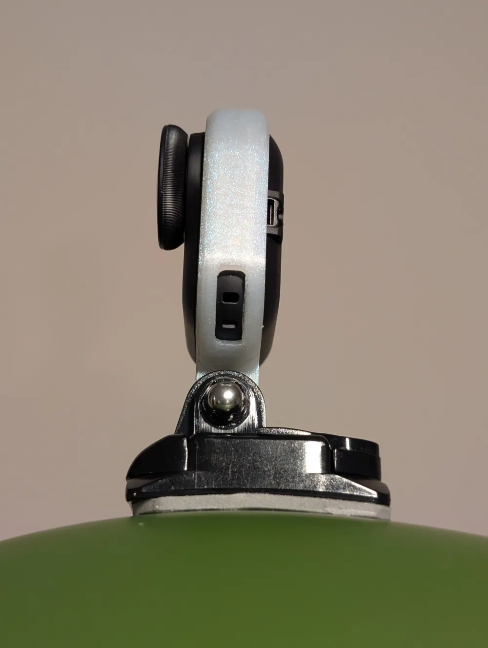 Insta360 GO 超级运动支架 - 带挂绳孔 - 免费 3D 打印模型 - MakerWorld