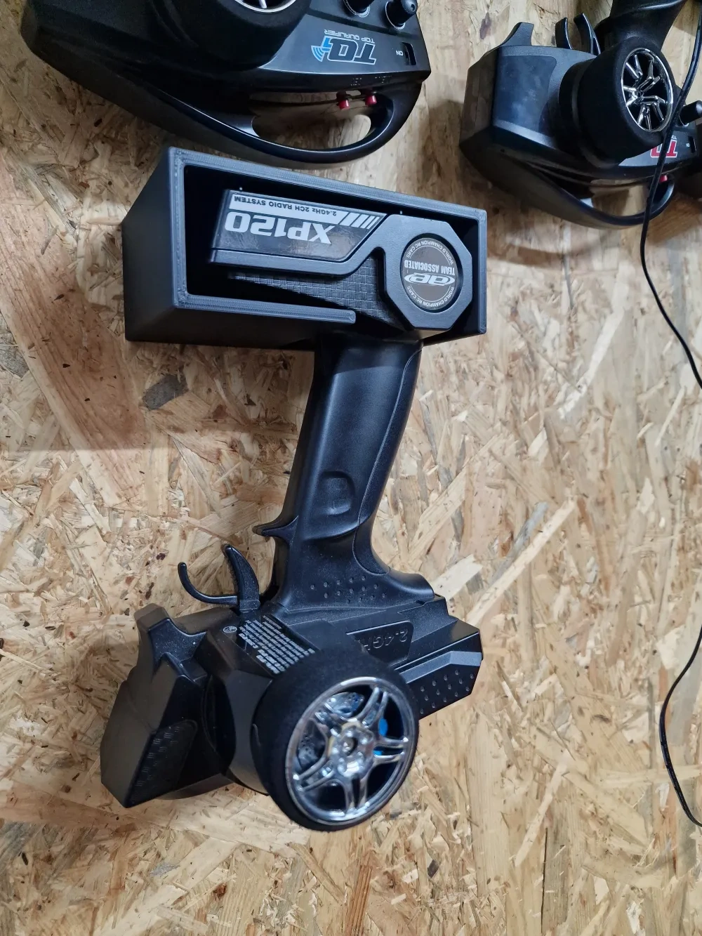 Team Associated - AE SP120 控制器壁挂支架 - 免费 3D 打印模型 - MakerWorld