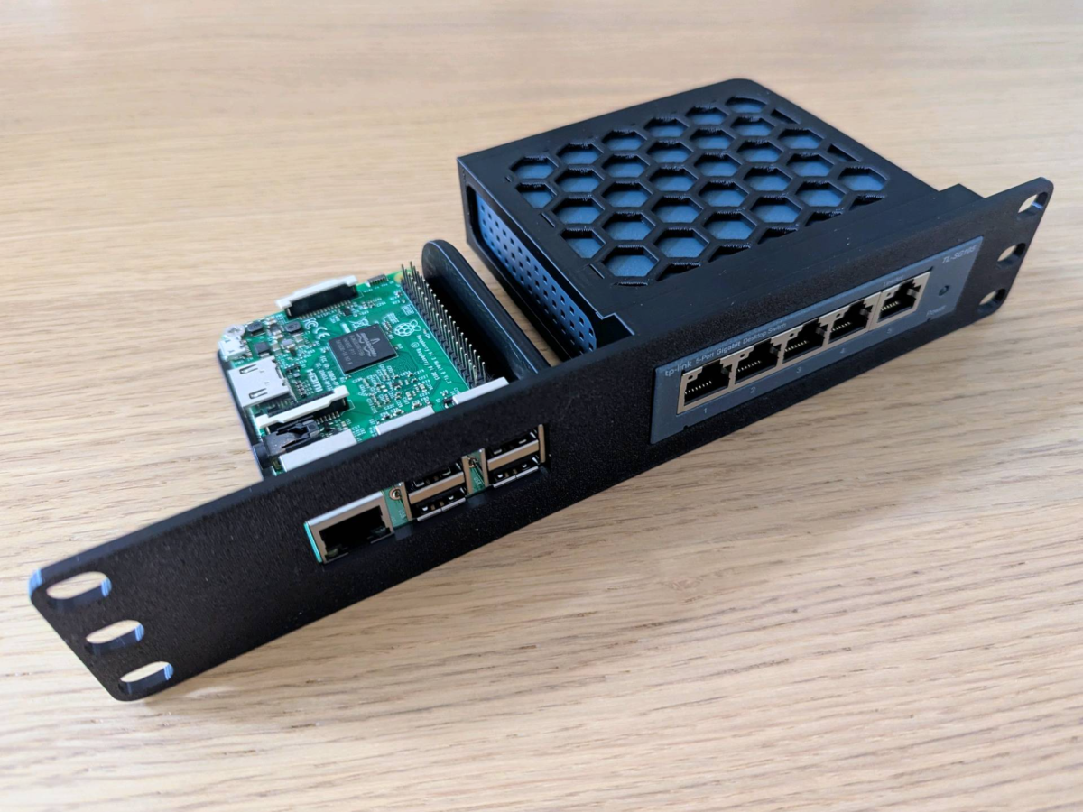 Pi 3B/4B/5B + TP-Link SG105 机架安装 - 免费 3D 打印模型 - MakerWorld